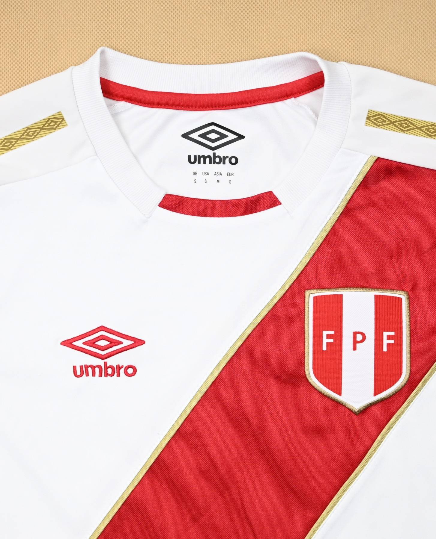 2018 PERU SHIRT M Football / Soccer \ International Teams \ North ...